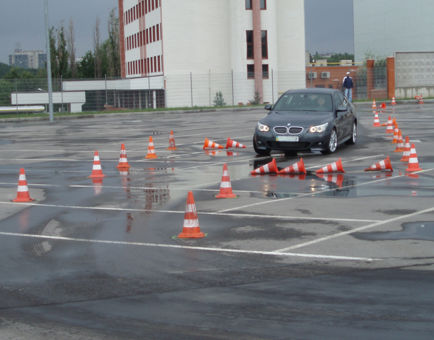 Step-by-step instructions how to pass on the driving school.